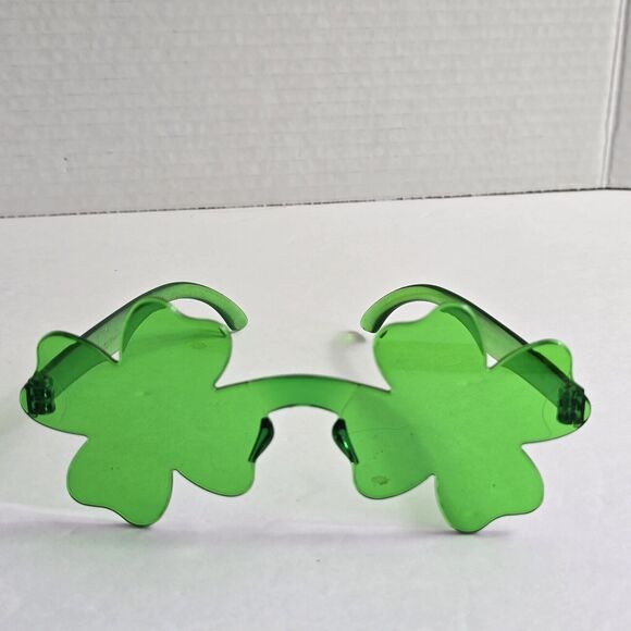 Does Not Apply | Party Supplies | 6 Pack St Patricks Day Shamrock ...